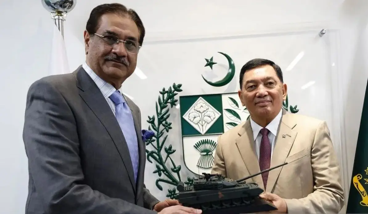 Police Evacuate Ill Teacher During Flooding in Pademangan | INP ...